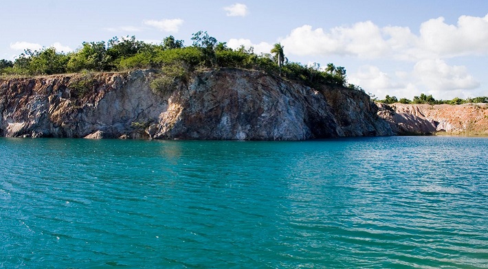 Buen Viaje a Cuba - Lago Azul de Manatí, un paraje mágico en Las Tunas